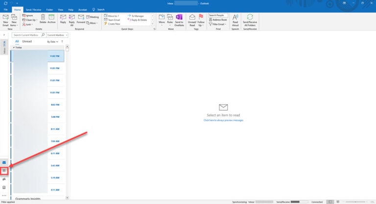 How to change the status on Outlook?