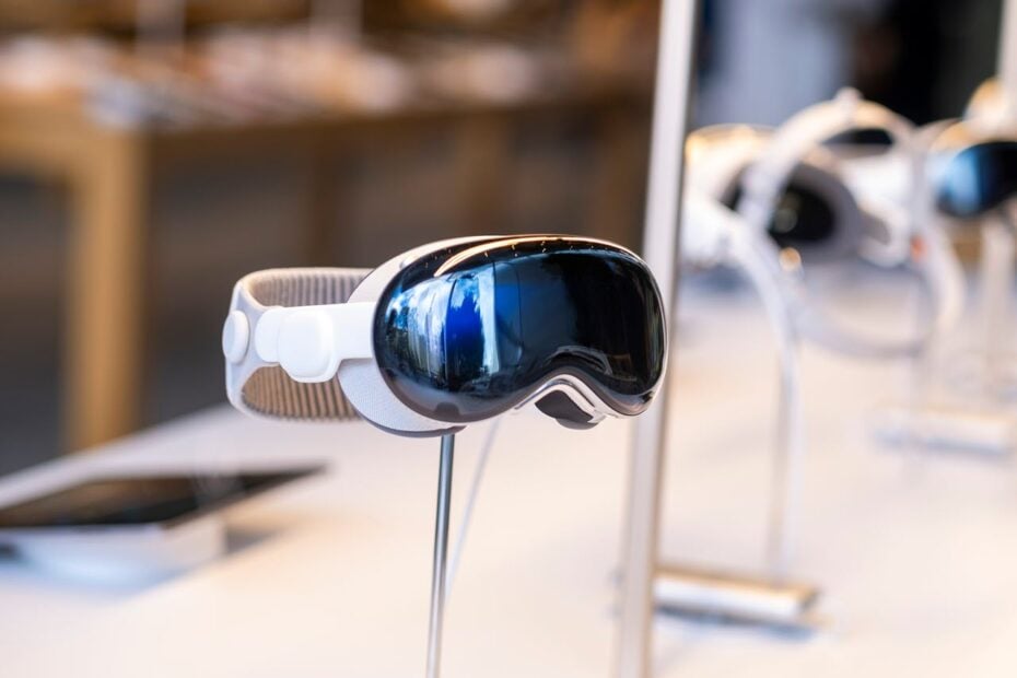 Apple support law enforcement amid surveillance concerns